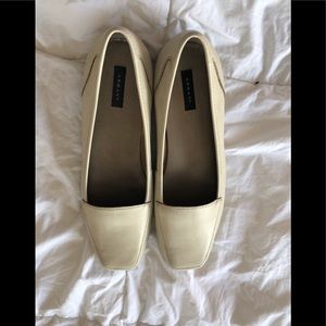 Array | Shoes | Array Flats Cream Color Great Condition Size 75 | Poshmark